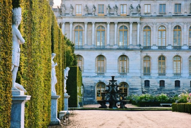 10 Famous Landmarks and Buildings In France You Need To Visit