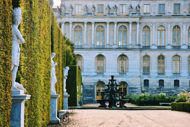 10 Famous Landmarks and Buildings In France You Need To Visit