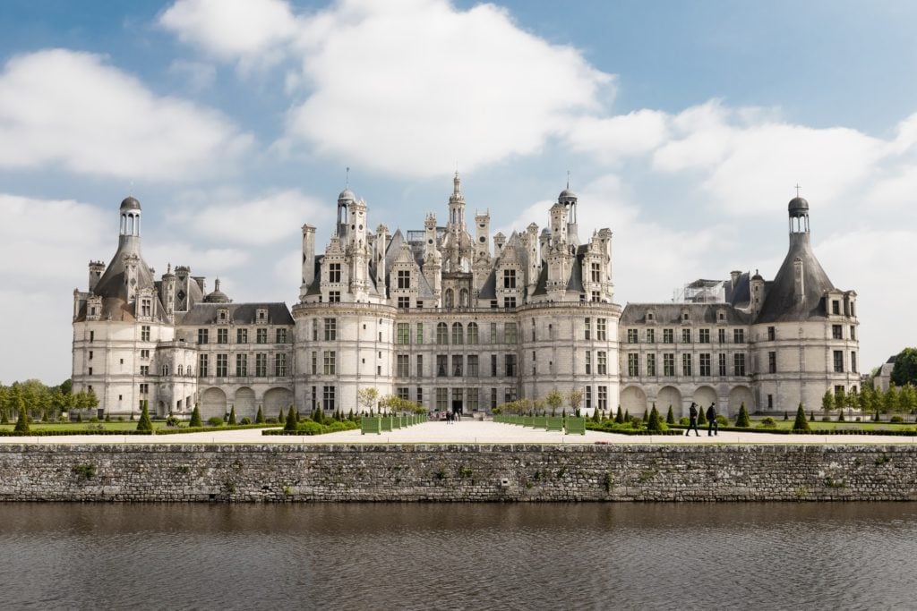 10 Famous Landmarks and Buildings In France You Need To Visit