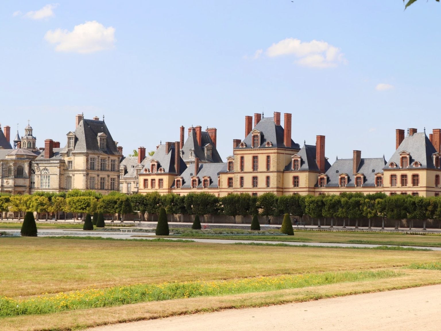 10 Famous Landmarks and Buildings In France You Need To Visit