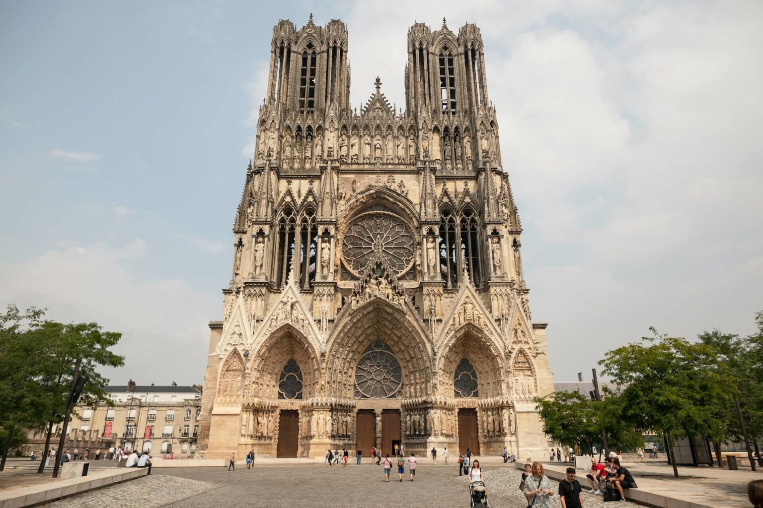 10 Famous Landmarks and Buildings In France You Need To Visit