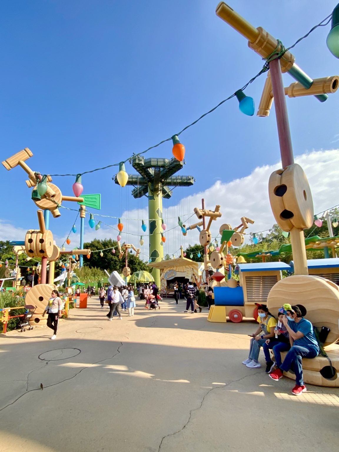20 Must-Do Rides And Attractions At Disneyland Paris