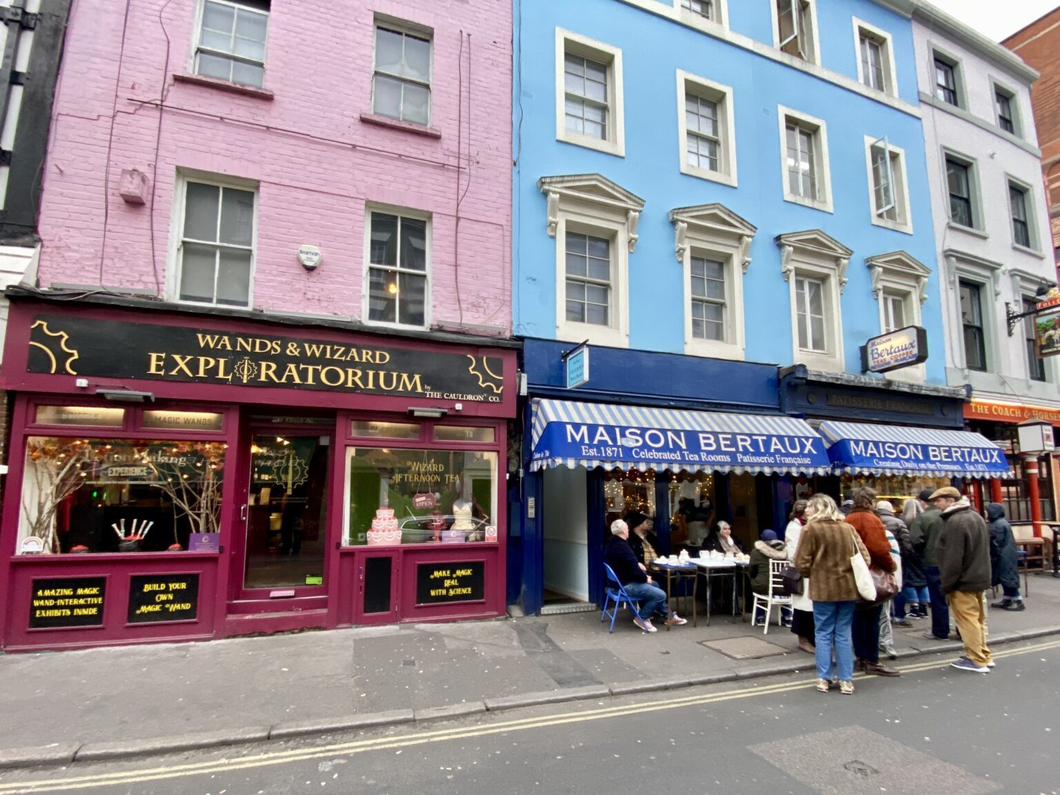 25 Immersive Things To Do In London For People Who Love Unique Experiences