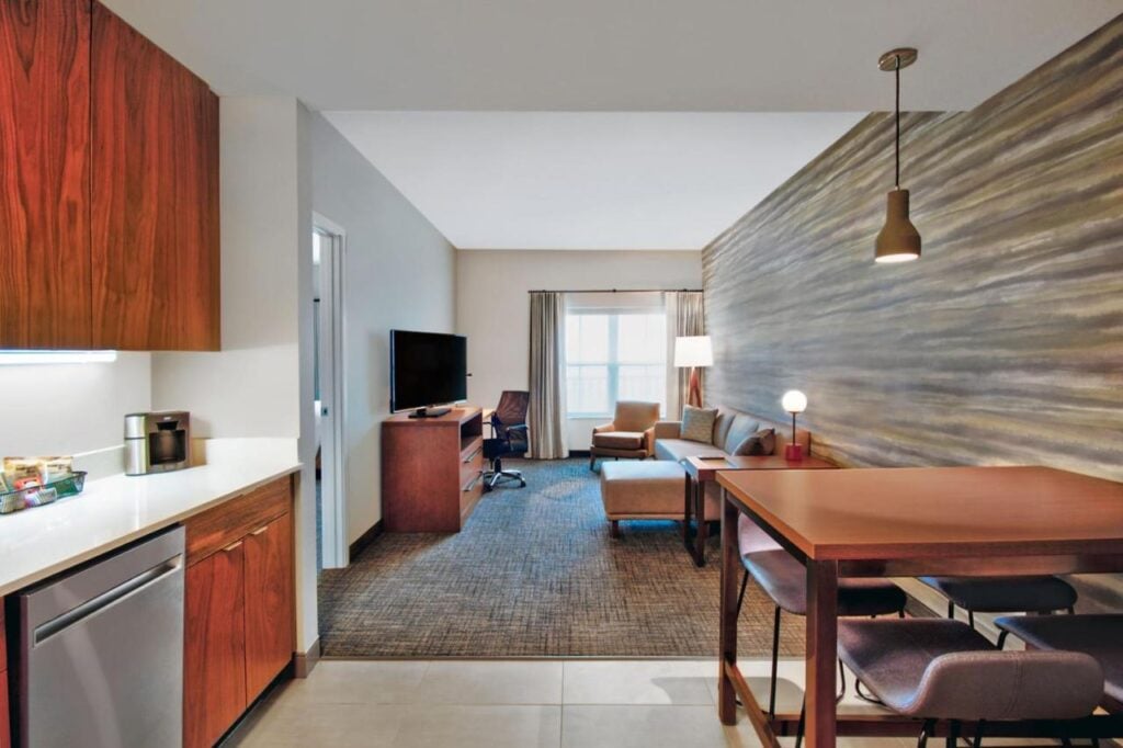 7 Best Walt Disney World Hotels With Free Breakfast