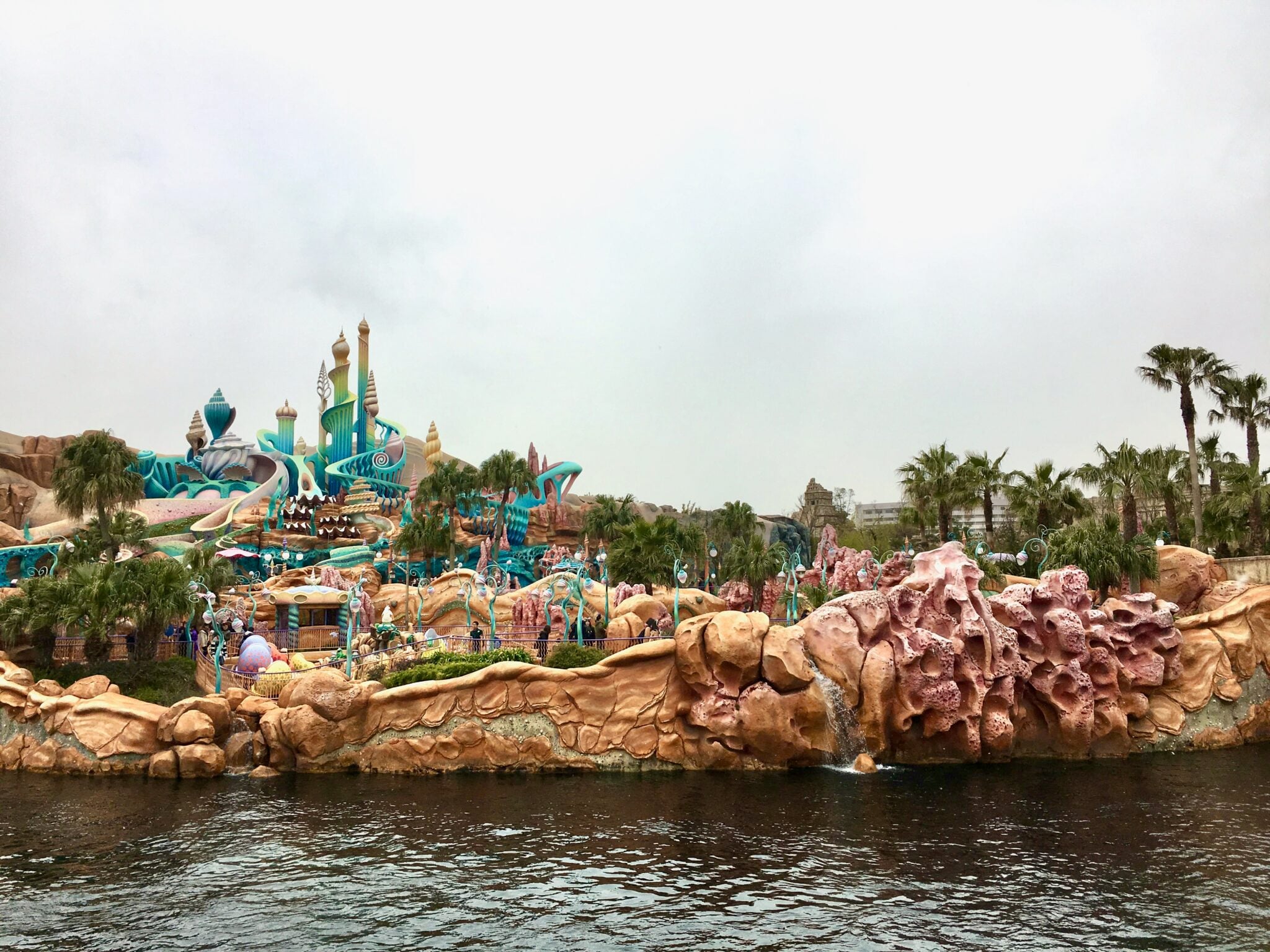 Disney Tokyo vs. DisneySea: Which One Is Right For You?