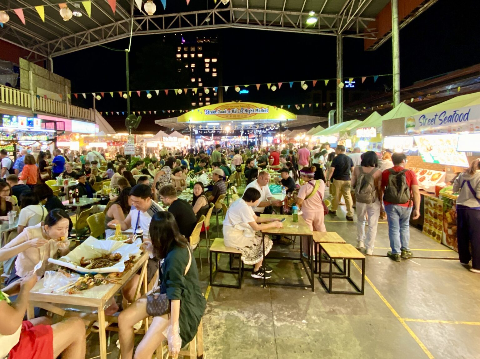 14 Best Markets In Chiang Mai (Day and Night Markets)