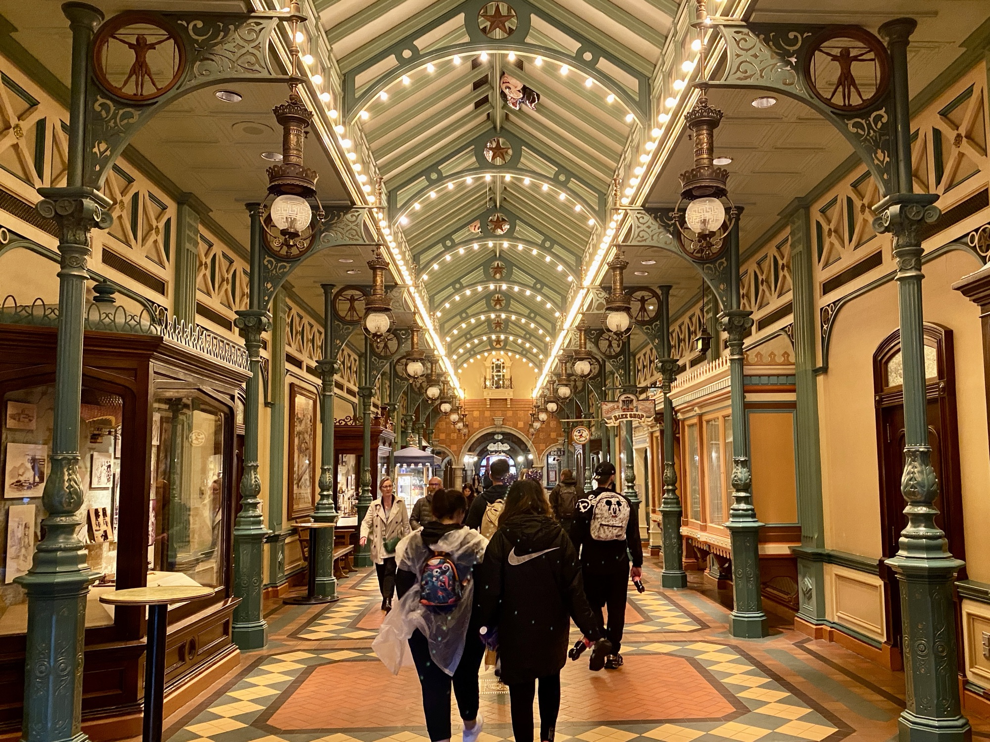 20 Must-Do Rides And Attractions At Disneyland Paris