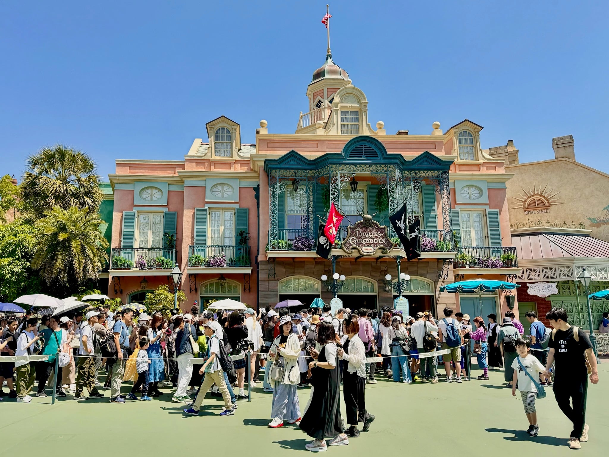 10 Reasons To Visit Tokyo Disneyland (Instead of DisneySea)